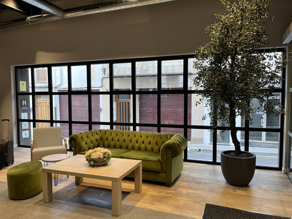 Hotel Neptuno: recepció i bar – Tot Alumini